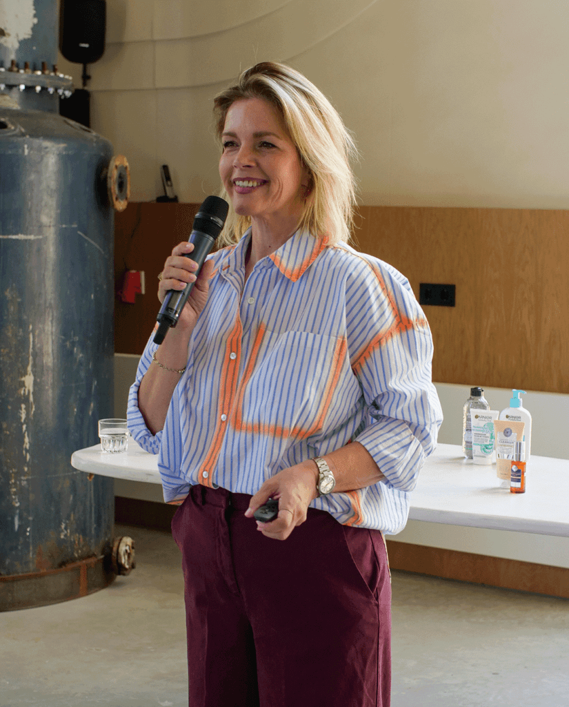 Youtube stars Glowmovies release their first graphic novel - Scooperz